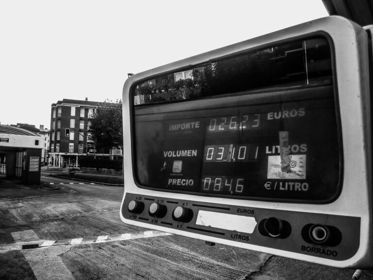 Ano ang pinagsama-samang kurba ng demand: Mga susi sa ekonomiya