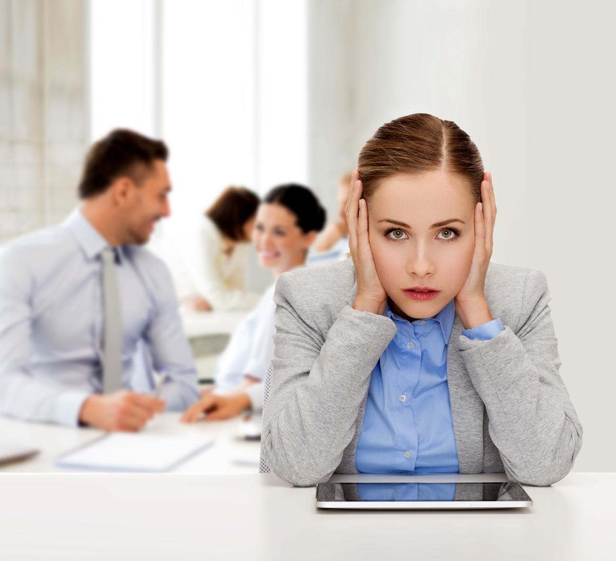 Trokšņa pārvaldība darba vietā: novērtēšana un kontrole